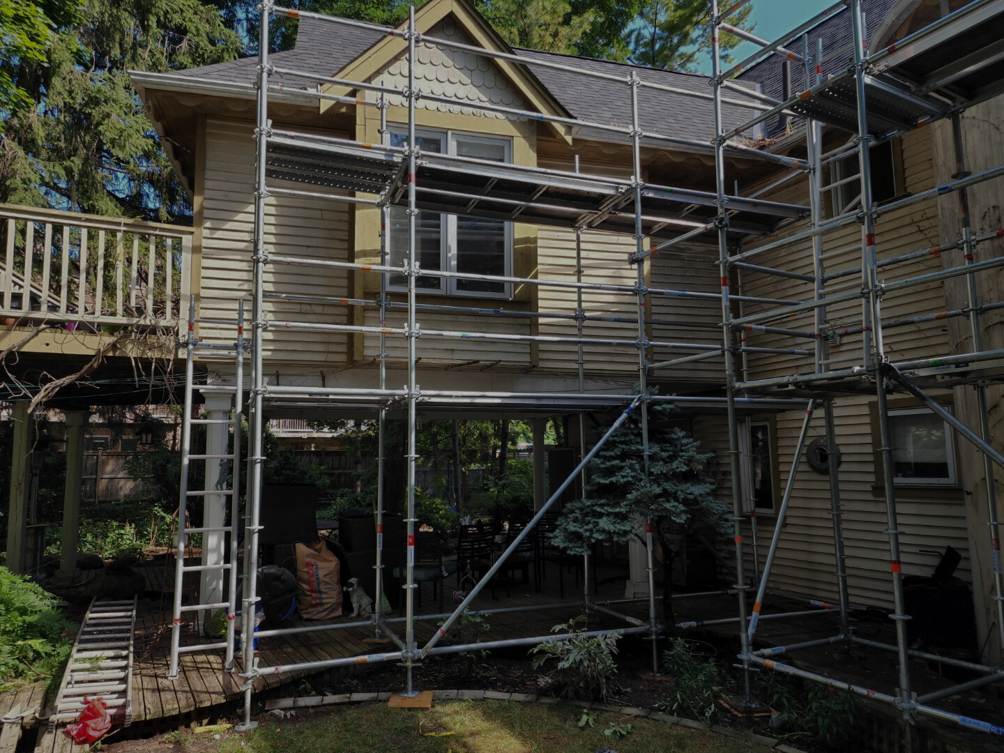 Scaffolding Solutions for Construction Projects in Toronto: Your Guide